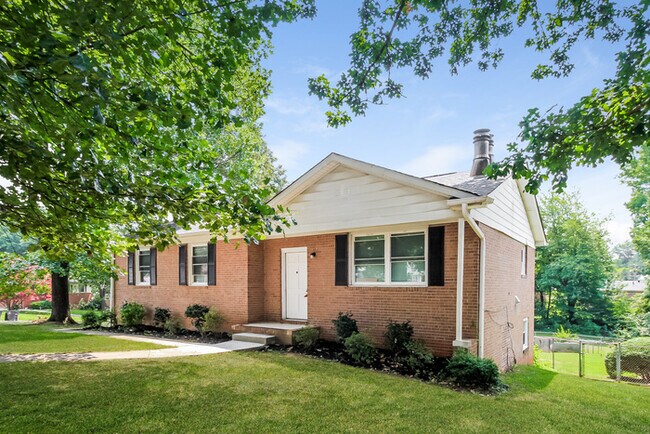 Lovely 3BR 2BA brick ranch corner lot home - 3921 Whitfield Rd Winston ... Lovely 3BR 2BA brick ranch corner lot home - 3921 Whitfield Rd Winston ...