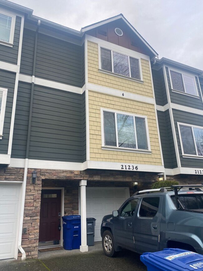 Stylish 3 Bedroom Townhome in Gated Commun... - 21236 11th Dr SE ...