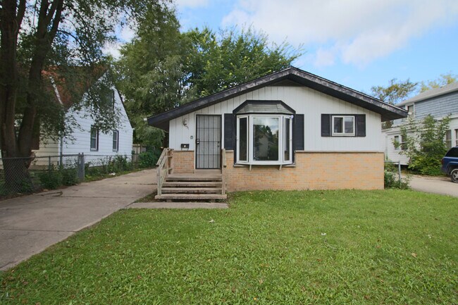 Ranch style single family home is waiting ... - 5031 N 54th St ...