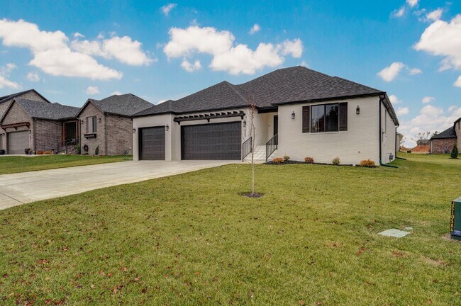 Modern 3 Bed, 2 Bath Home in Springfield, ... - 4447 E Kenwood Dr ...