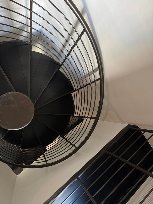 $3195! High-End Two-Story 1BD/1BA Loft in Downtown LA! - 655 S Hope St ...