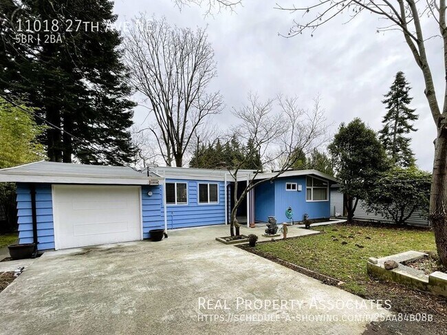 Spacious Remodeled Meadowbrook House with... - 11018 27th Ave NE ...