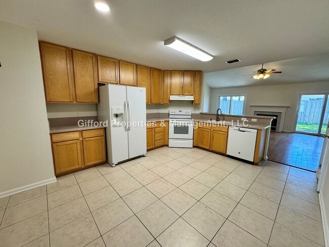 Beautiful 4 Bedroom / 2 Bathroom Harbor Winds Home w/ Solar Panels ...