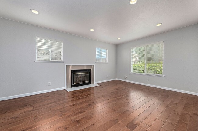Beautiful Two Bedroom, 1.5 Bathroom House. Convenient Downtown San Jose ...