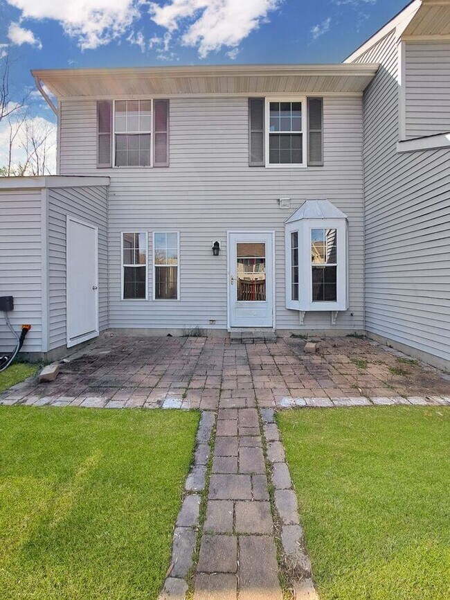 Newly Renovated End Unit Townhome Along Wo... - 3870 Gateview Pl ...