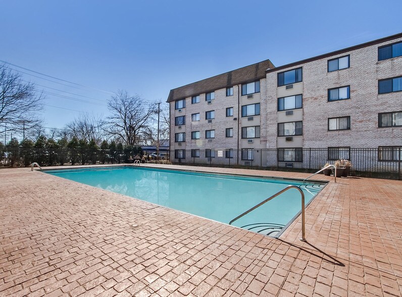 Midpointe Apartments - Chicago, IL | Apartment Finder