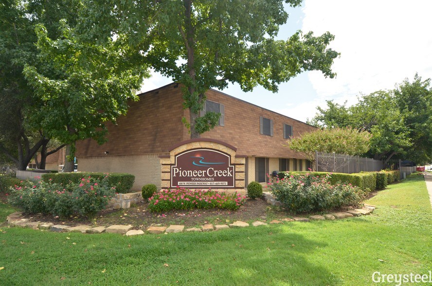 Pioneer Creek Townhomes - 600 W Pioneer Pky Arlington TX 76010 ...