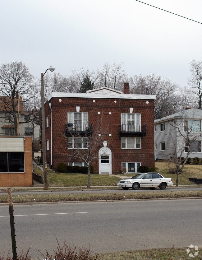 809 Kenmore Blvd - 809 Kenmore Blvd Akron OH 44314 | Apartment Finder