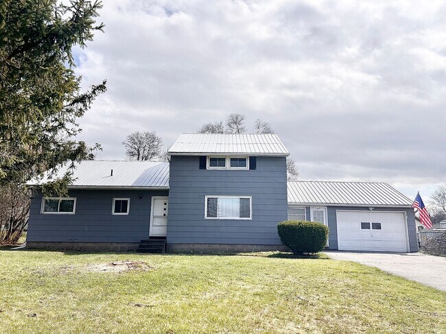 5 Bedroom 2 full Bathroom Single Family Ho... - 2850 E Henrietta Rd ...