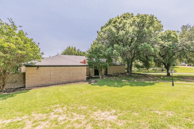 Westover Hills Ranch Style Home with Pool! - 1425 Westover Ln Fort ...