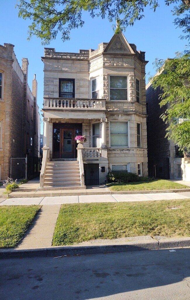 4024 W Cermak Rd - 4024 W Cermak Rd Chicago IL 60623 | Apartment Finder