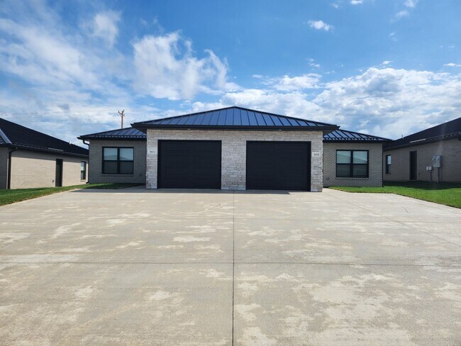 THE RESIDENCES AT BRYSON LAKE-373 - 373 Southeast 95th Road Warrensburg ...