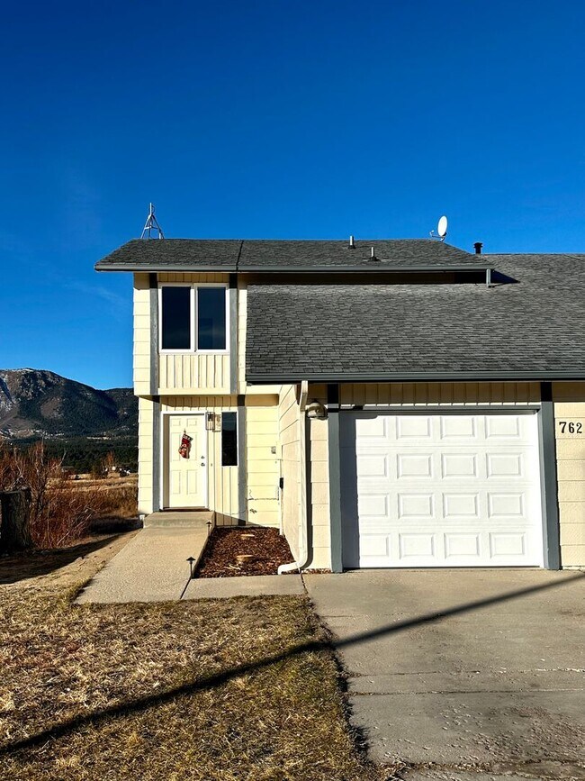 AVAILIBLE NOW!! Newly Renovated Home 3 Bed... - 762 Century Pl Monument ...