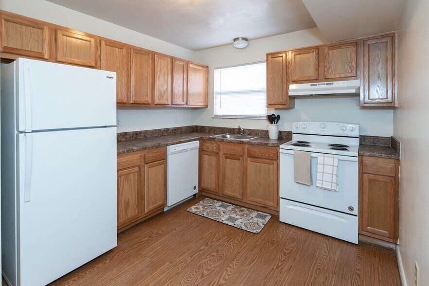 Carson Square Apartments - 1587 Briarfield Rd Hampton VA 23666 ...