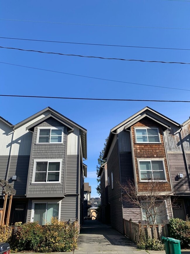 Queen Anne Townhouse - 1211 Aurora Ave N Seattle WA 98109 | Apartment ...