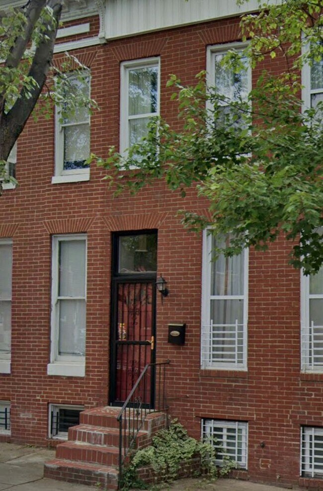 Beautifully renovated rowhome with refinis... - 122 N Collington Ave ...