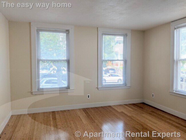 Teele Sq / Davis Sq / Red Line T/ 2 Parkin... - 1102 Broadway ...