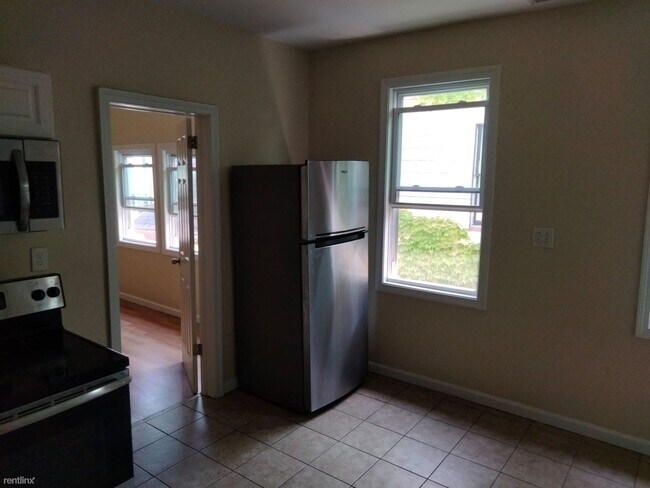 3 br, 1 bath Townhome - 183 4th St 2nd Floor - 183 4th St Bridgeport CT ...