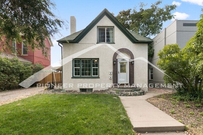 Upper Duplex with 2 Car Garage and Private... - 2847 Josephine St ...
