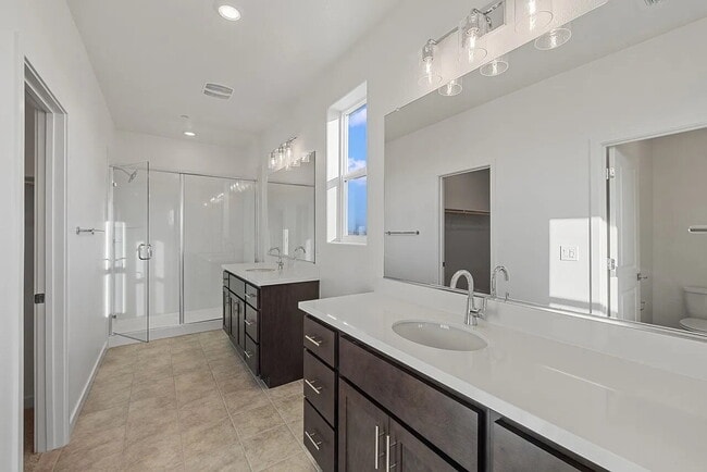 "Spacious 4-Bed, 3-Bath Oasis in Sacramento's Delta Shores!" - 8417 ...