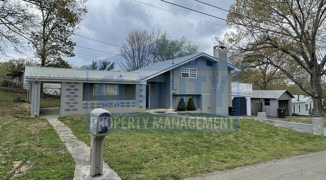 Large three bedroom home! - 1702 Chestnut St SE Cleveland TN 37311 ...