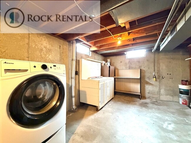Fresh 2 Bed with Bonus Room on 17th - 1614 N Pleasant St Hutchinson KS ...
