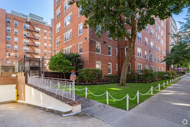 The Barclay Plaza - 11020 71st Rd Forest Hills NY 11375 | Apartment Finder
