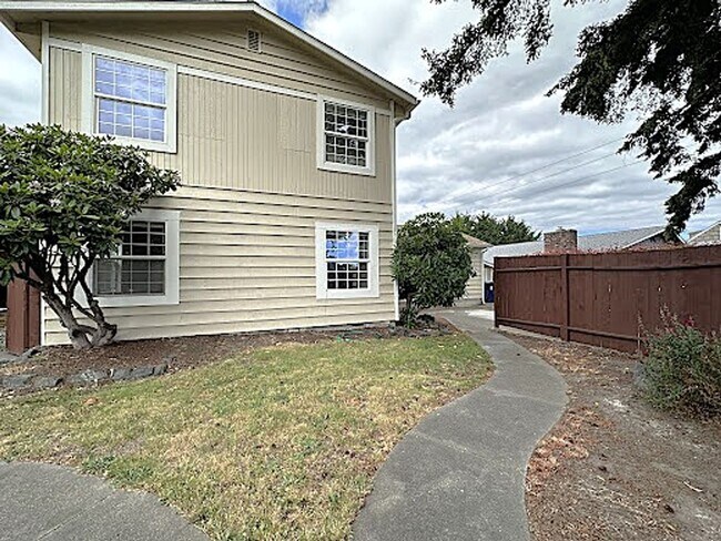 Lawrence 6614# - 6614 S Oakes St Tacoma WA 98409 | Apartment Finder