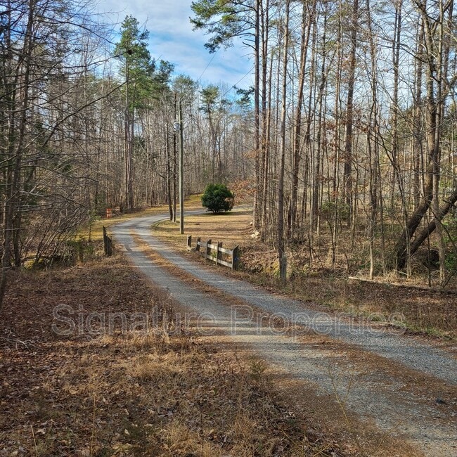 2263 Pony Farm Rd - 2263 Pony Farm Rd Maidens VA 23102 | Apartment Finder