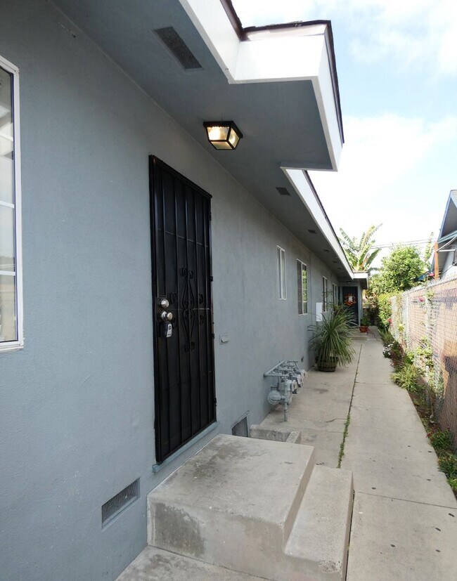 Elizabeth Ave. 9337 - 9337 Elizabeth Ave South Gate CA 90280 ...