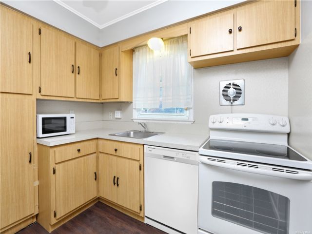 1070 Hicksville Rd - 1070 Hicksville Rd Seaford NY 11783 | Apartment Finder