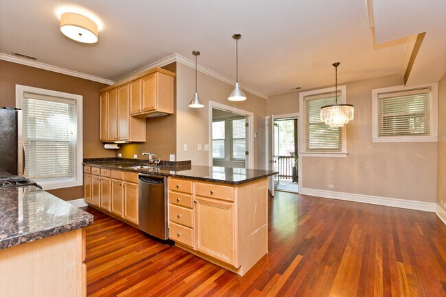 Gorgeous DUPLEX with easy highway access -... - 712 W Bittersweet Pl ...