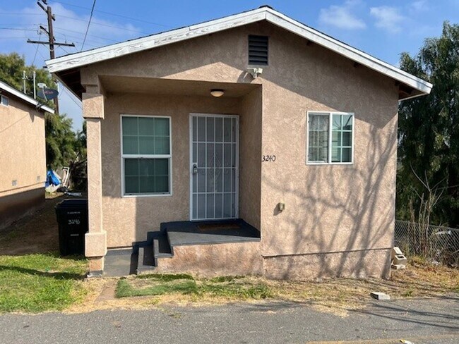 Comfortable 2 Bedroom House with Off Stree... - 3240 Logan Ave San ...