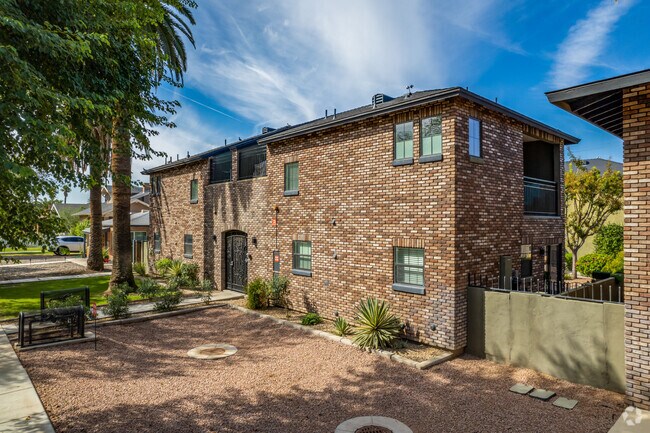 Chester Place Lofts - 842 N 6th Ave Phoenix AZ 85003 | Apartment Finder