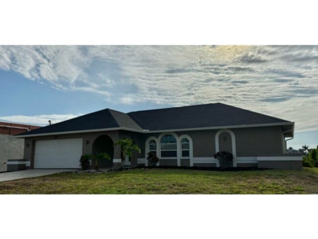 BEAUTIFUL 3 Bedroom 2 bath Move-In Ready! - 4343 Sands Blvd Cape Coral ...