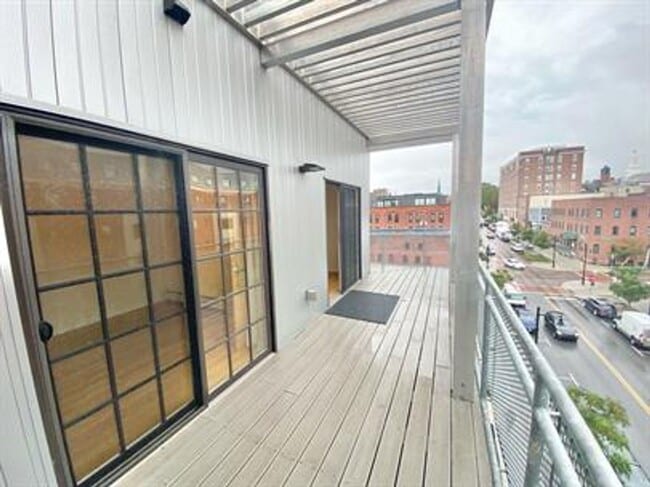 Two Bedroom Condo Downtown Burlington with... - 193 St Paul St ...