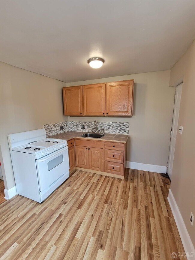 121 S Fulton St - 121 S Fulton St Woodbridge Township NJ 07095 ...