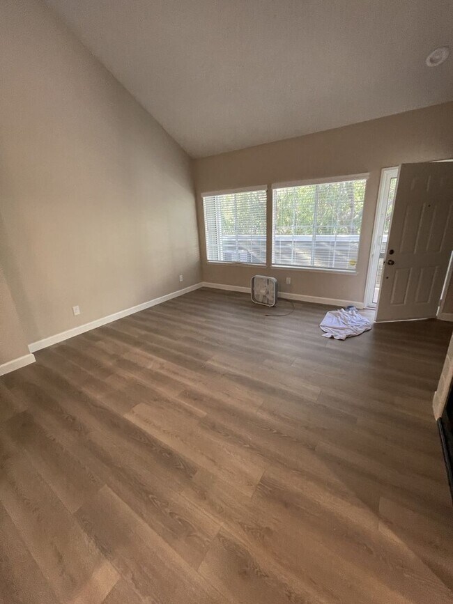 Charming Upstairs Loft – 1-Bedroom Condo-Style Living! - 13221 ...