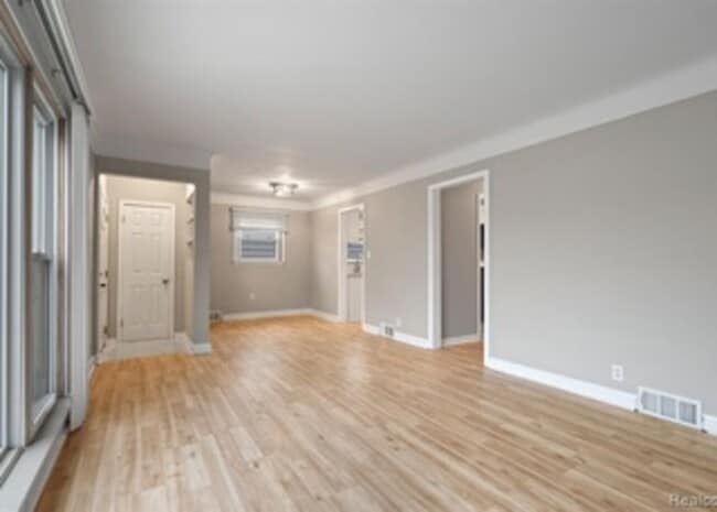 Eastpointe, MI - 22823 Tuscany Ave Eastpointe MI 48021 | Apartment Finder