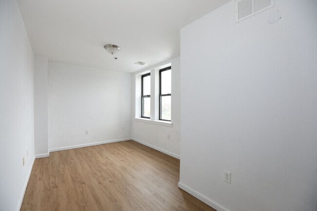 Lincoln Park Lofts - 39-41 Lincoln Park Newark NJ 07102 | Apartment Finder