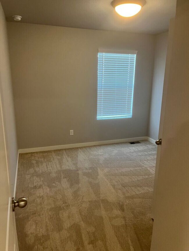 Stunning 4 Bed 3.5 Bath Newer Build Home i... - 4350 Lyceum St Timnath ...