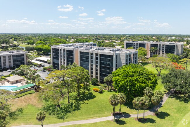 Laurel Oaks - 20080 Boca West Dr Boca Raton FL 33434 | Apartment Finder