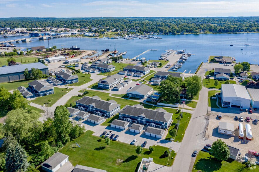 Marina View Apartments - 170-304 Nautical Dr Sturgeon Bay WI 54235 ...