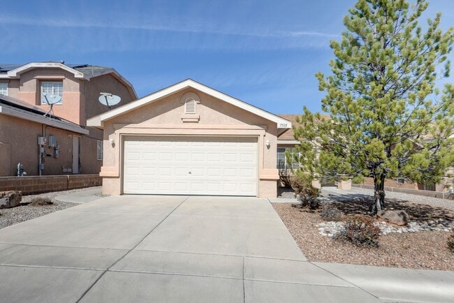 Amazing Three Bedroom in Ventana Ranch! - 7505 Woodstar Ave NW ...