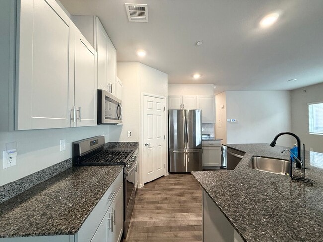 Modern 3-Bedroom townhome with Open Layout, Community Pool & Prime ...
