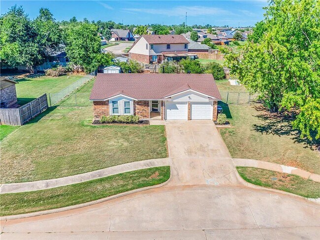 Beautiful 3 Bed 2 Bath Home in Heart Of Mo... - 813 Ramblin Oaks Dr ...