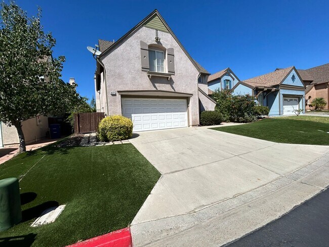 Spacious Home in Gated Community - 477 Poets Square Fallbrook CA 92028 ...