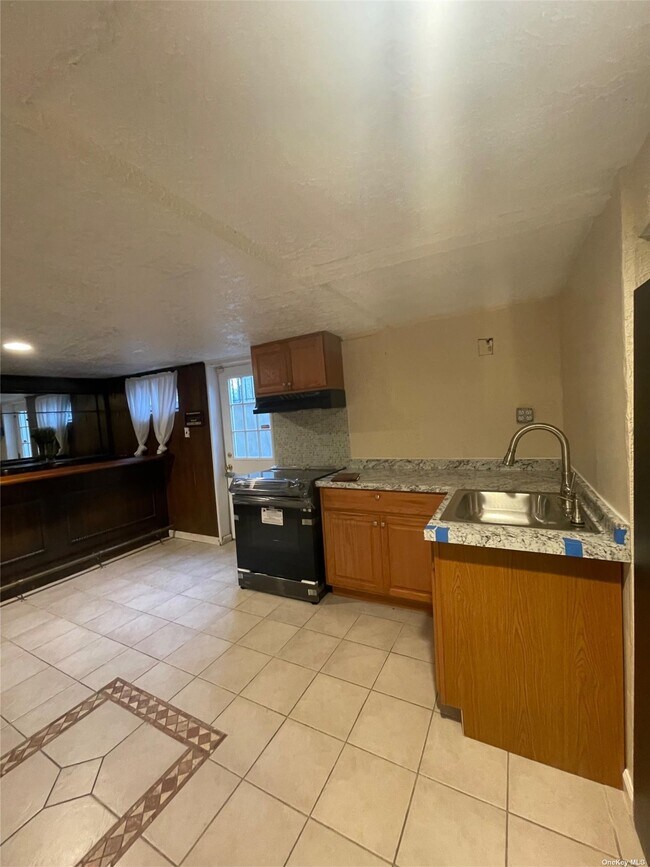 5 Garnet St - 5 Garnet St North Babylon NY 11703 | Apartment Finder