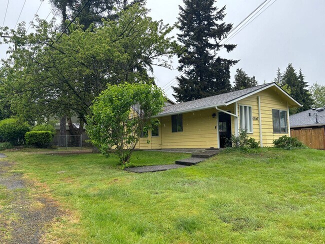 Welcome Home 3BD/1BA Home on Corner Lot - 10261 Occidental Ave S ...