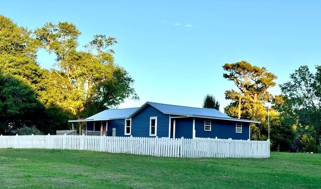 Country Life with beach and downtown Wilmi... - 2017 Sloop Point Rd ...